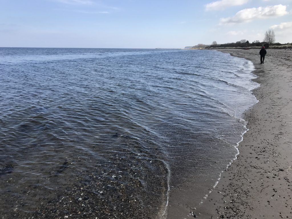 Refraction of waves towards the beach - Adventures in Oceanography and ...