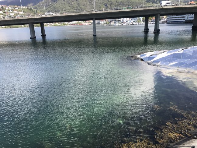 Diffraction of waves around obstacle - Adventures in Oceanography and ...