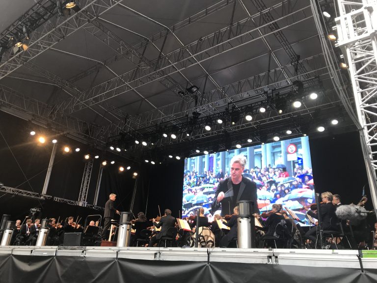 Alexander's band: the dark space in between a primary and secondary ...