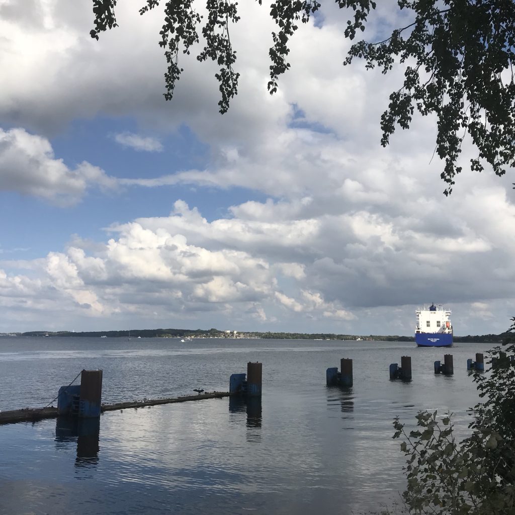 Wave watching at the Kiel Holtenau locks - Adventures in Oceanography ...