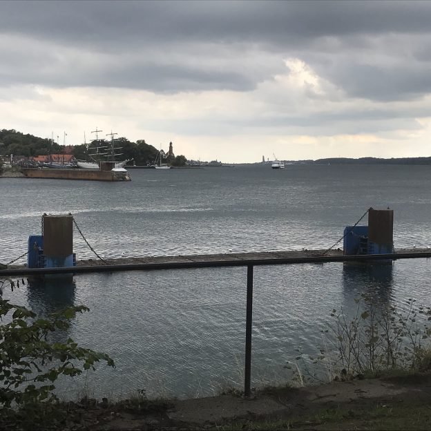 Wave watching at the Kiel Holtenau locks - Adventures in Oceanography ...