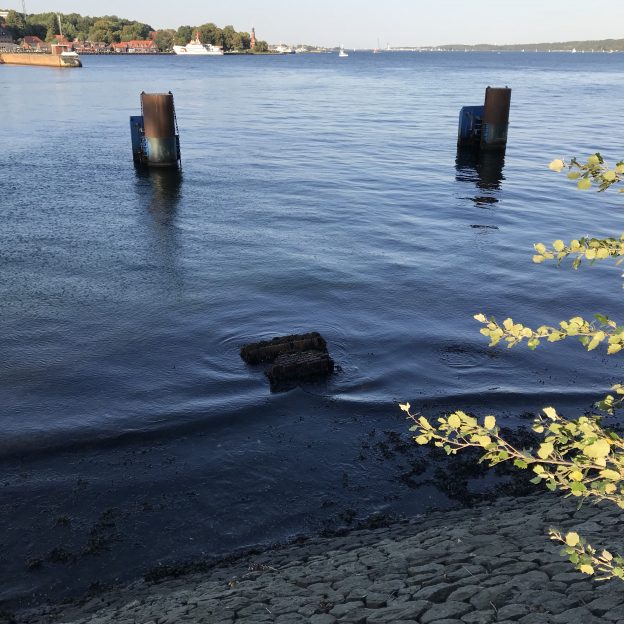 Wave watching: Refraction and diffraction of waves - Adventures in ...