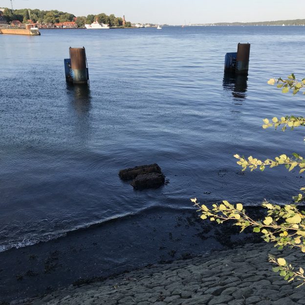 Wave watching: Refraction and diffraction of waves - Adventures in ...