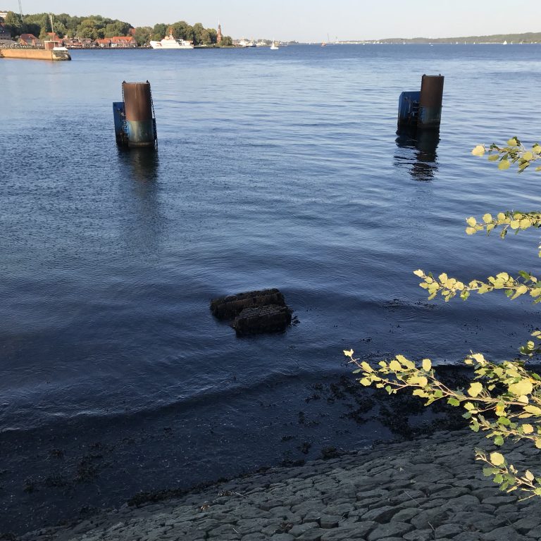 Wave watching: Refraction and diffraction of waves - Adventures in ...