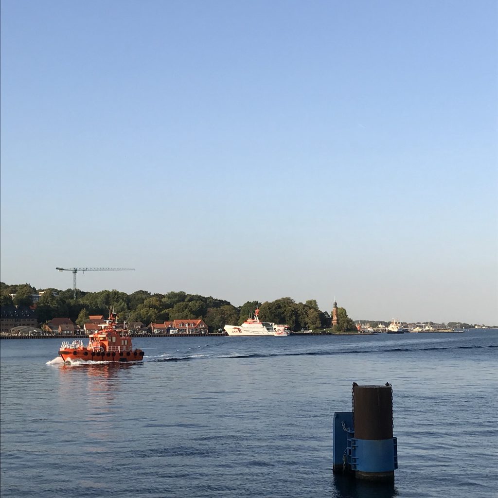 Wave watching: Refraction and diffraction of waves - Adventures in ...