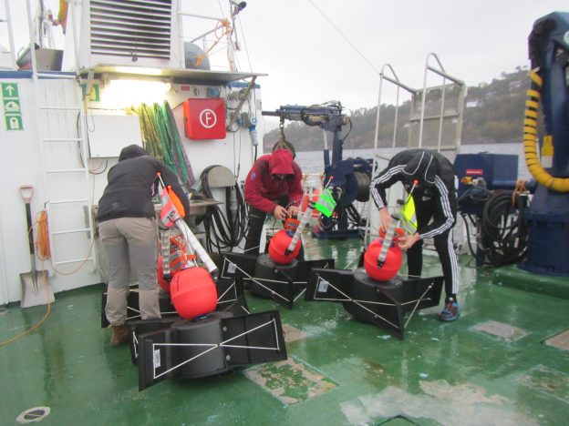 How to use home-made surface drifters to teach oceanography ...