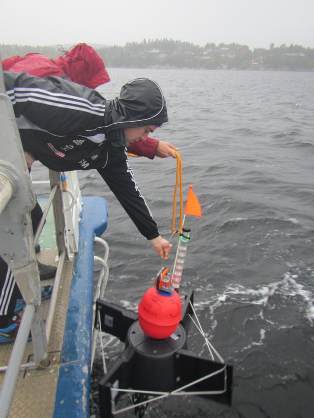 How to use home-made surface drifters to teach oceanography ...