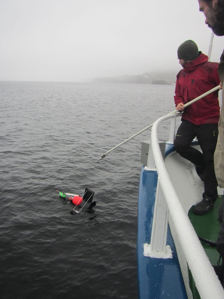 How to use home-made surface drifters to teach oceanography ...
