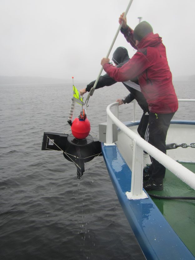 How to use home-made surface drifters to teach oceanography ...