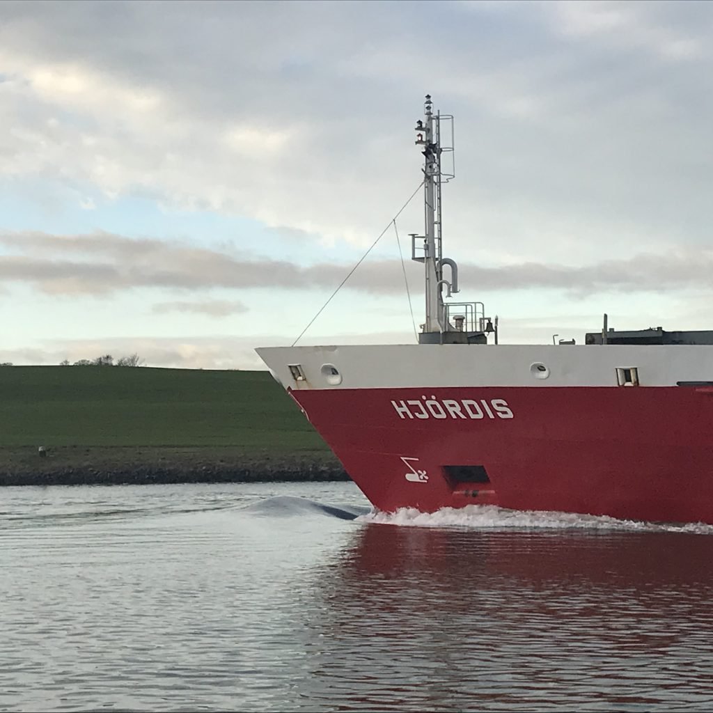 bow waves Archives - Adventures in Oceanography and Teaching
