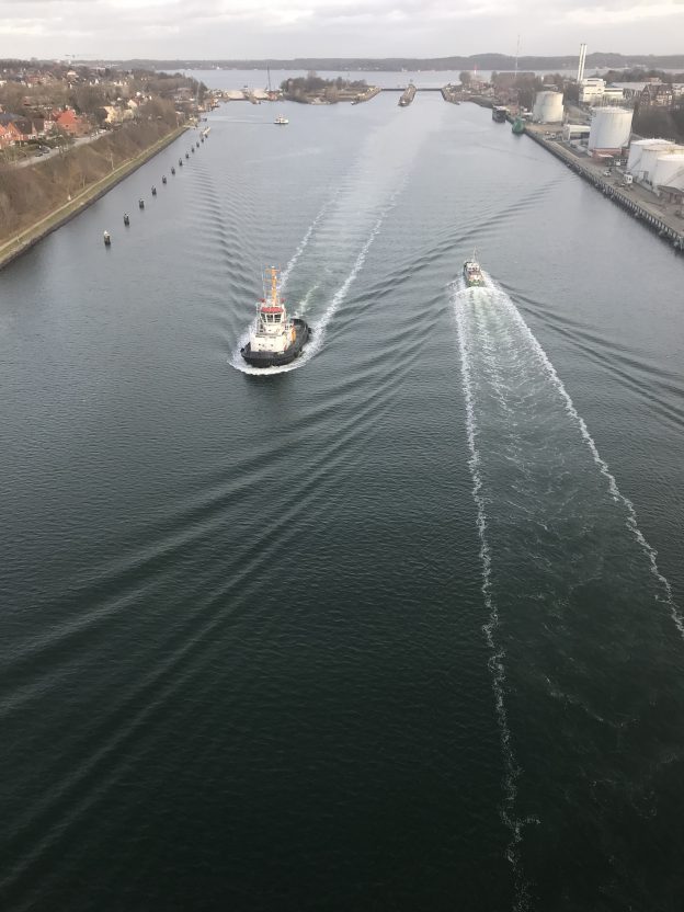 ship-generated waves Archives - Adventures in Oceanography and Teaching