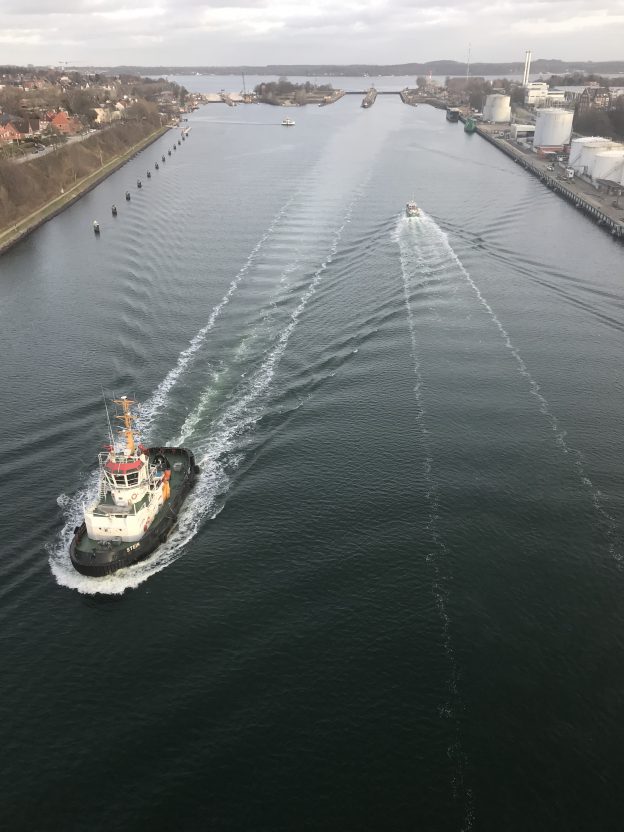 ship-generated waves Archives - Adventures in Oceanography and Teaching