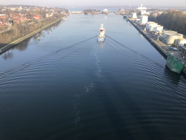 Wave watching at Kiel Holtenau locks - Adventures in Oceanography and Teaching