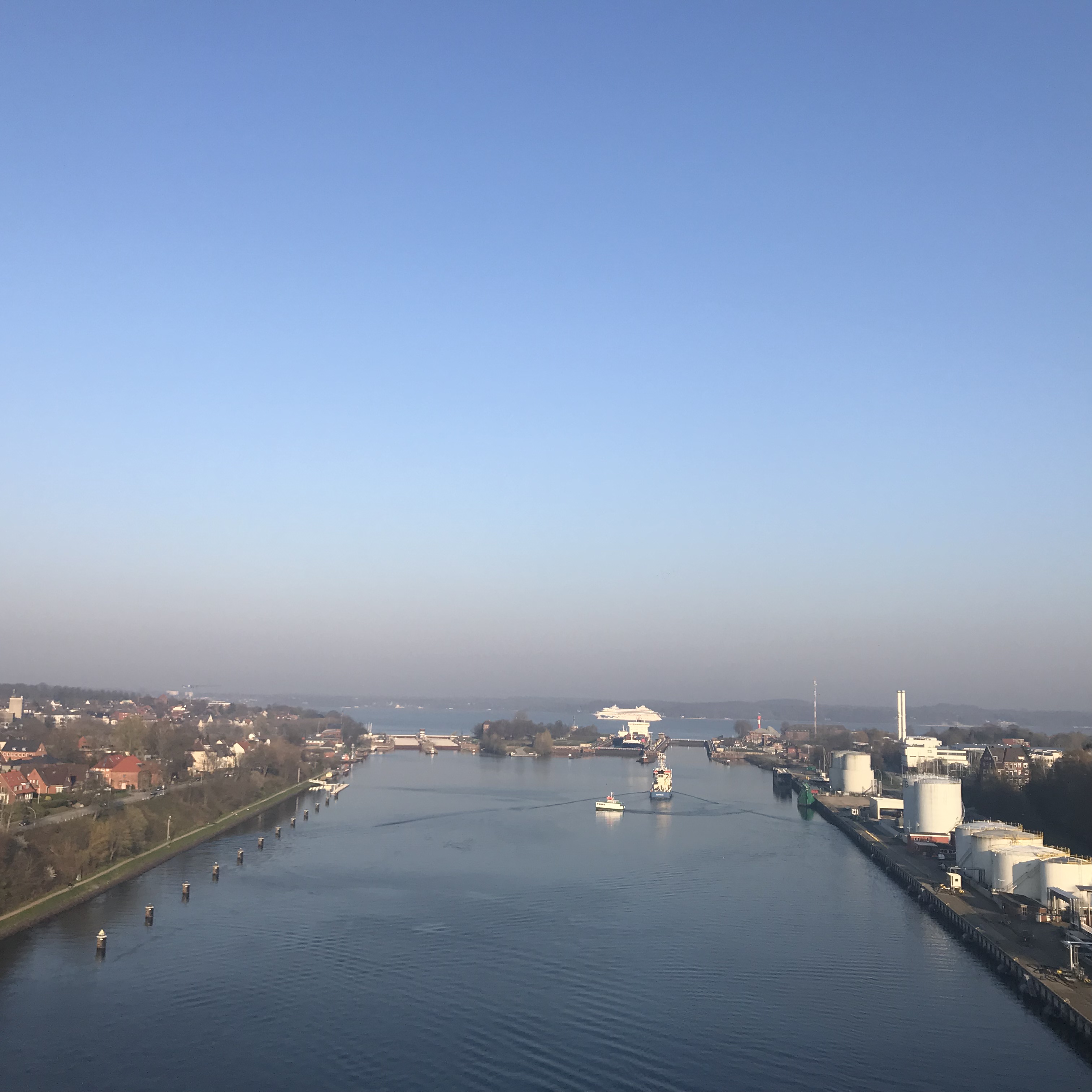 Wave watching at Kiel Holtenau locks - Adventures in Oceanography and ...