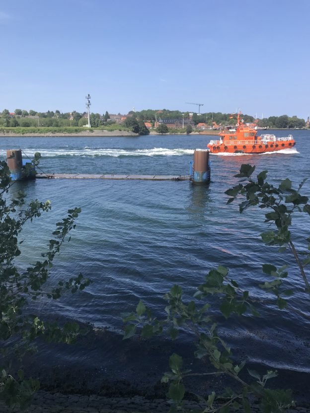 A pilot ship making waves, and what happens to the waves over time ...