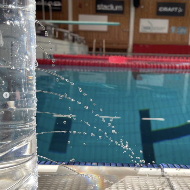 A simple way to visualize how hydrostatic pressure increases with depth ...